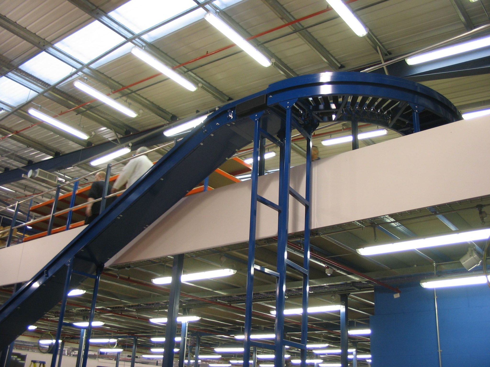 Interfloor Conveyor | Floor to Floor Conveyor | Monk Conveyors